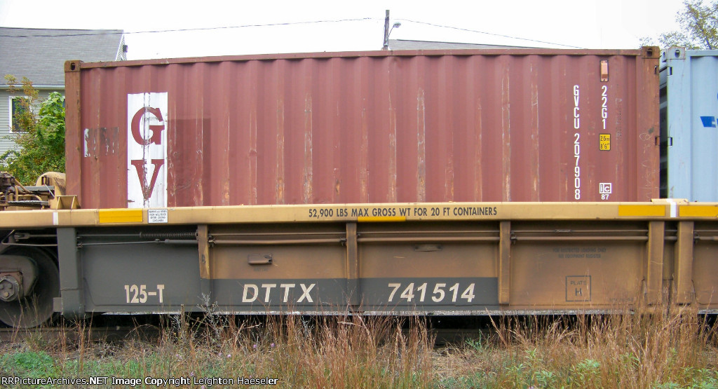 GVCU 207908 on DTTX 741514 unit B